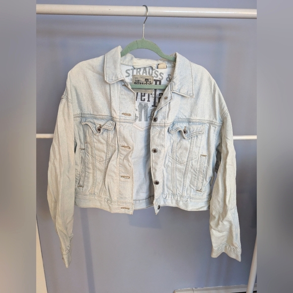Levi's | Jackets & Coats | Must Go Levis Cropped Trucker Jacket | Poshmark